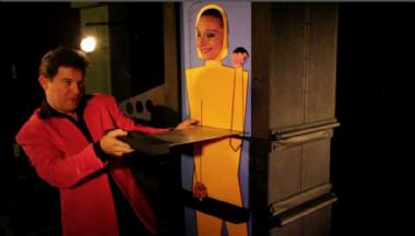 Glenn Keeley - Magical Comedian - Close Up Magicians - EntertainOz