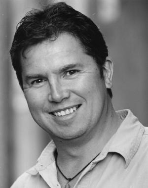 Jon Davis - Solo - EntertainOz